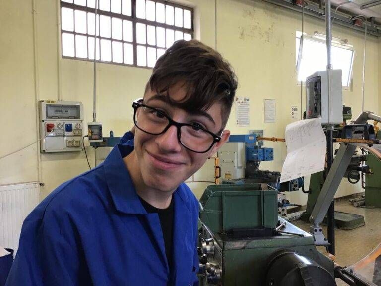 Funerali del 15enne investito e ucciso da autista senza patente: oggi ...