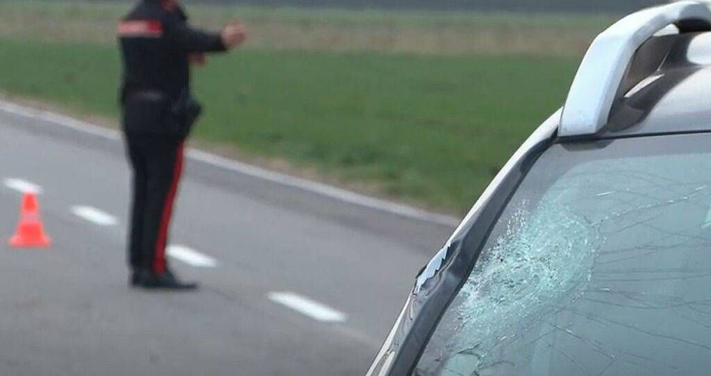 Investito da un'auto sul ciglio della strada, morto a 18 anni a Somma ...