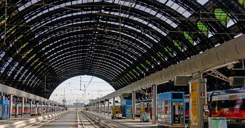 Milano, finge di essere un incaricato del tribunale e ruba gioielli a ...